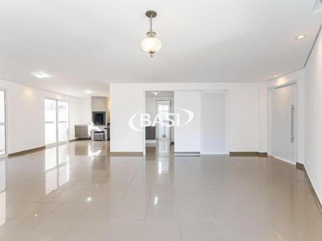 Casa em condominio em excelente localizacao