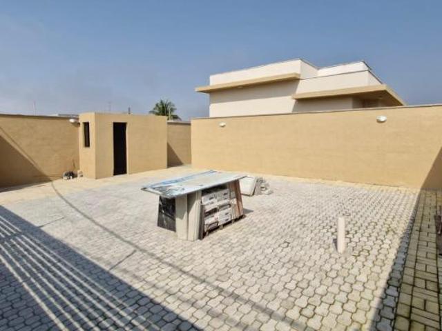 Casa em condomínio em Itanhaém lado praia com piscina