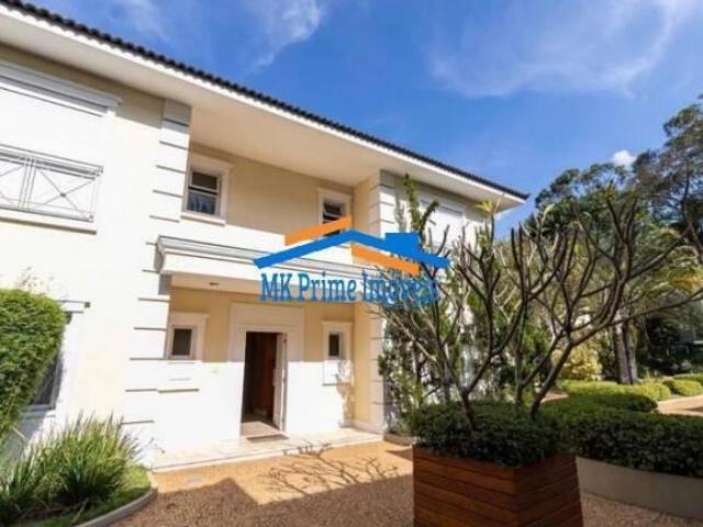 Casa em Condomínio em Jardim Petrópolis com 813m², 4 suítes, 5 vagas!