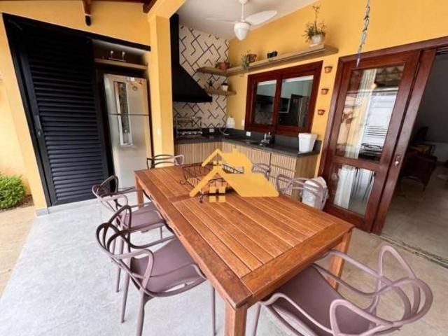 Casa em condomínio em Juquehy a 200 metros da praia, 4 dormitórios, vagas para 4 carros e escritura