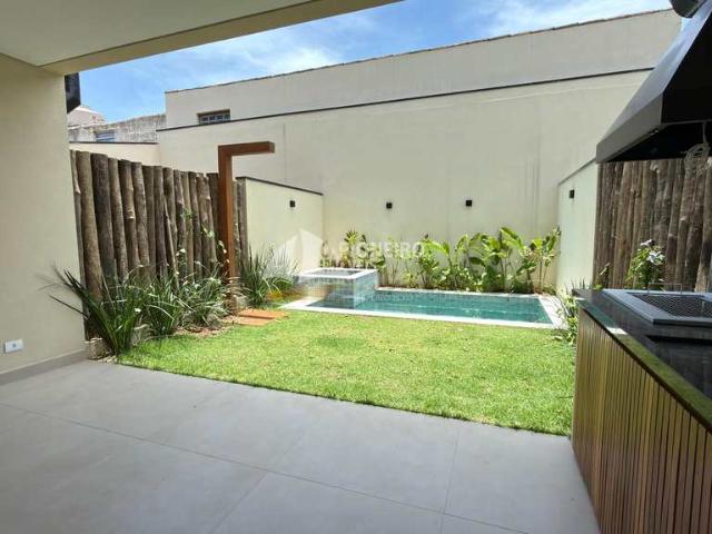 Casa em Condomínio em Juquehy com 4 Suítes à 400m da praia