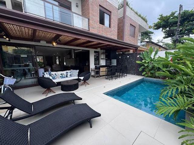 Casa em condomínio em Juquehy com vista mar | 5 suítes | Piscina | 50m da praia