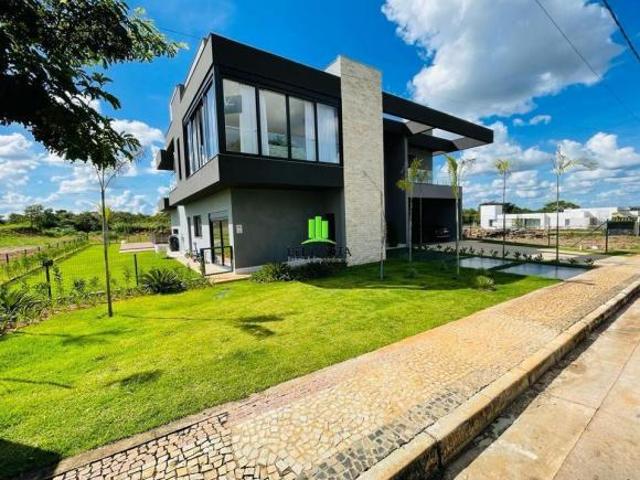 Casa em condomínio em Residencial Vitória I com 580.00 m², 5 quarto s, 3 suíte s, 4 vaga s