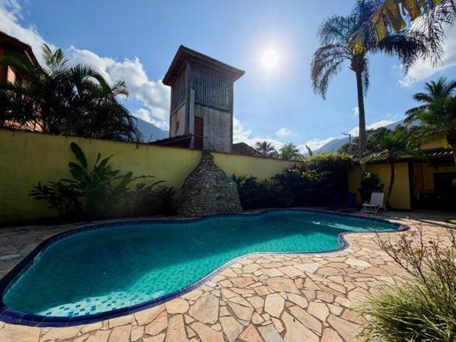 Casa em condomínio em rua tranquila em Maresias