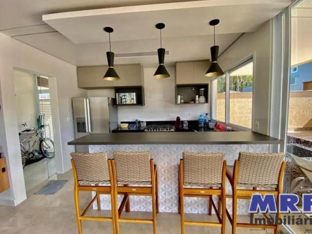 Casa em condomínio em Ubatuba. Praia da Lagoinha. 4 dormitórios. Alto padrão. Com piscina