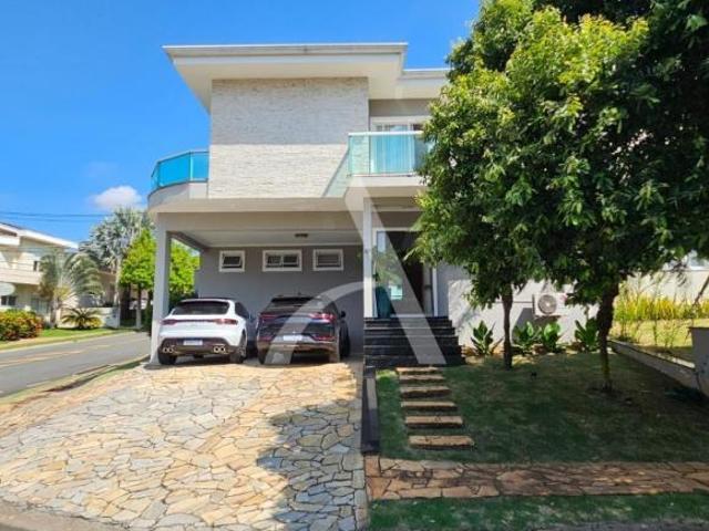 Casa em condomínio em Valinhos com 3 suítes, piscina e 4 vagas