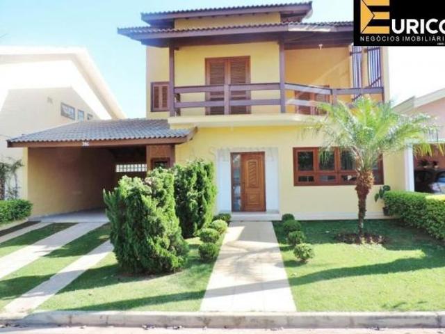 Casa em Condomínio em Vinhedo Jardim América – 3 quartos, quintal, piscina