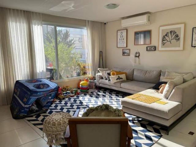 Casa em Condomínio em Vinhedo SP – 4 Suítes com Varanda Gourmet e Lazer Completo