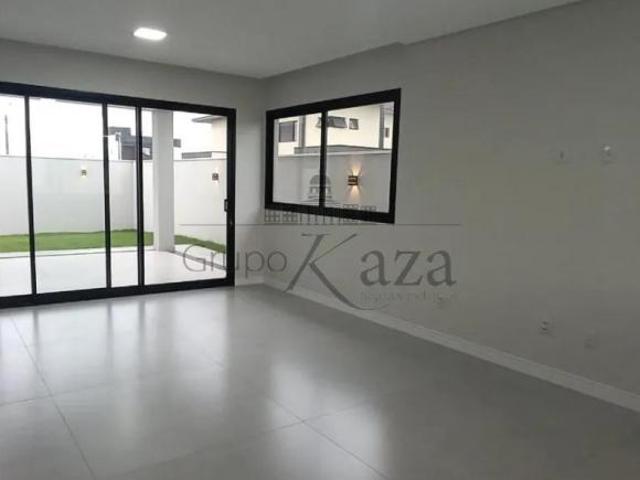 Casa em Condomínio Eugênio de Mello Condomínio Vereda dos Campos 3 Dormitórios 195m²