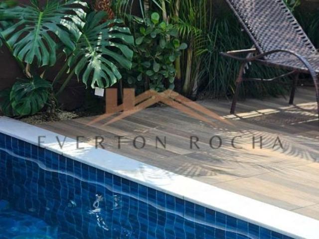 Casa em condomínio exclusivo na praia de Juquehy, com 3 suítes, piscina privativa e desing clean