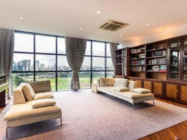 Casa em condomínio exclusivo, com muito conforto e segurança !