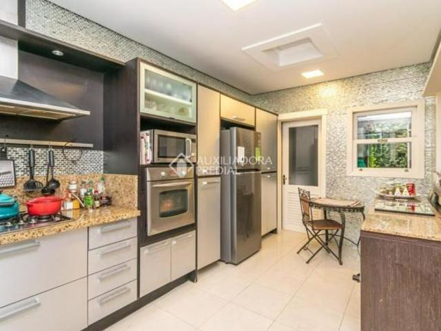 Casa em Condomínio Exclusivo | 477m² | Beira do Guaíba com Píer Privativo | Tristeza