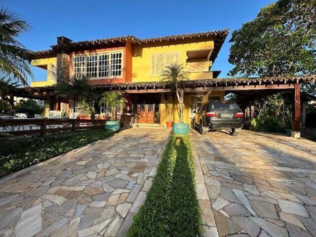 Casa em Condomínio Fechado