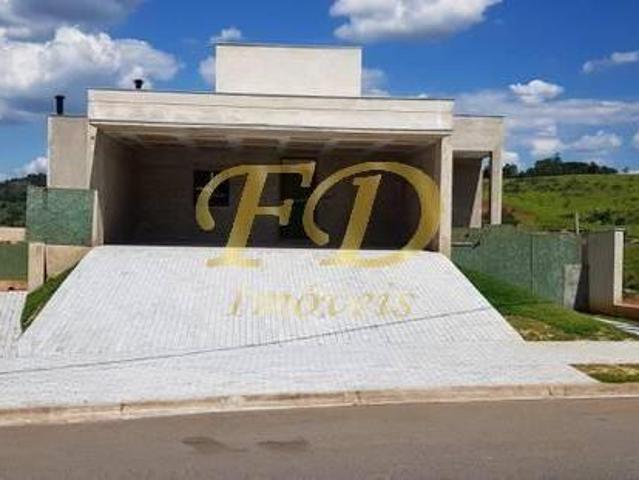 Casa em Condomínio Fechado