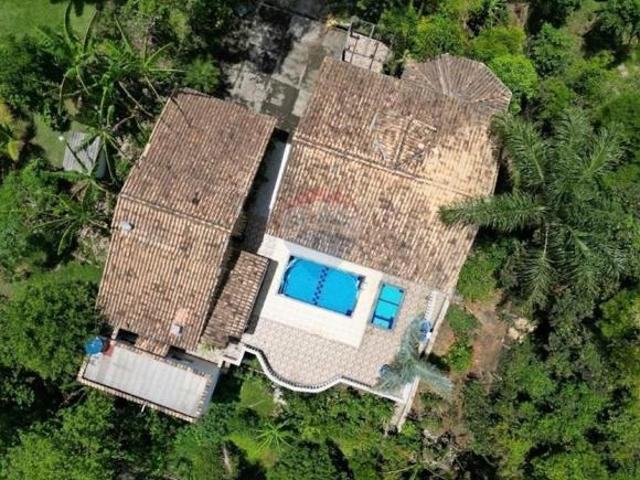 Casa em condomínio fechado 4 quartos, com piscina, churrasqueira, fogão a lenha pomar