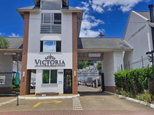 Casa em Condominio fechado, 5 dormitórios com infraestrutura completa