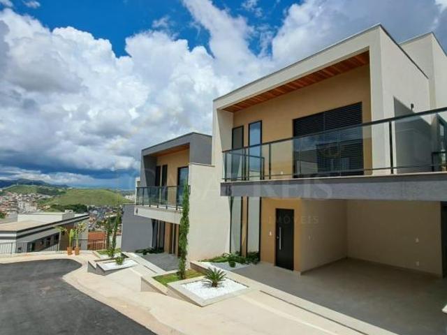 Casa em Condomínio Fechado