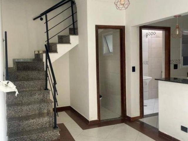Casa em Condomínio fechado, 70m², 2 dormitórios com suítes, sala, cozinha integrada, lavanderia, 3 b