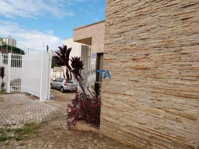 Casa em condomínio fechado 76m² com 2 suítes 2 vagas na Vila Auroca