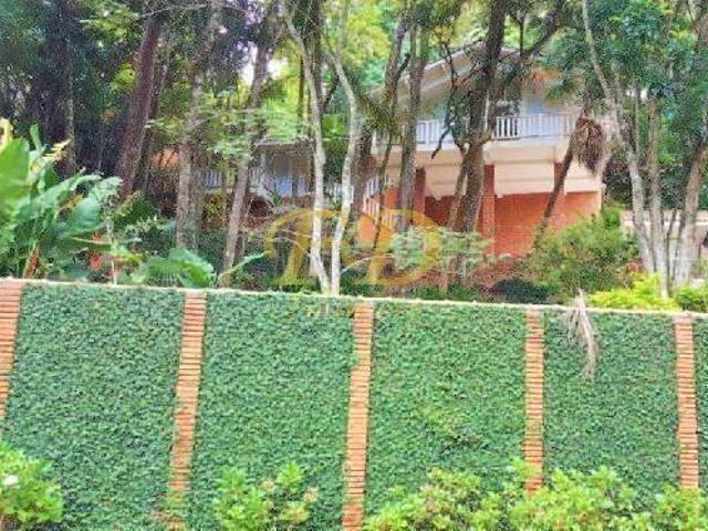 CASA EM CONDOMÍNIO FECHADO