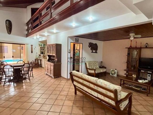 Casa em condomínio fechado