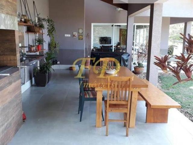 Casa em Condomínio Fechado