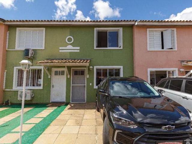 Casa em Condomínio fechado. 03 dormitórios, 01 vaga