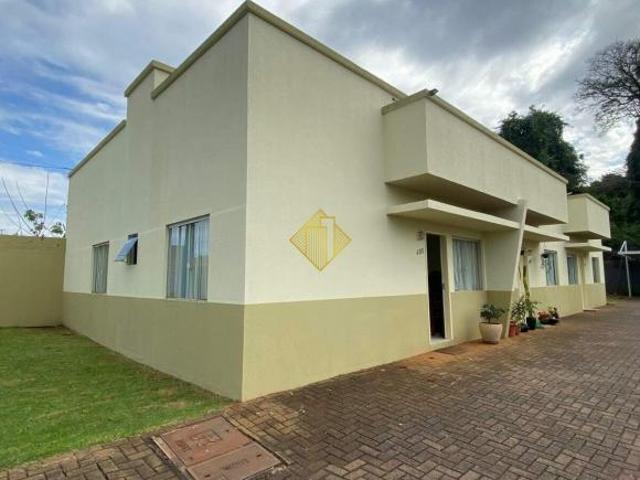 Casa em condomínio fechado, 02 quartos, próximo ao centro, Toledo PR