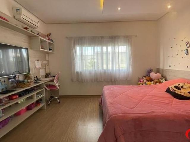 CASA EM CONDOMÍNIO FECHADO