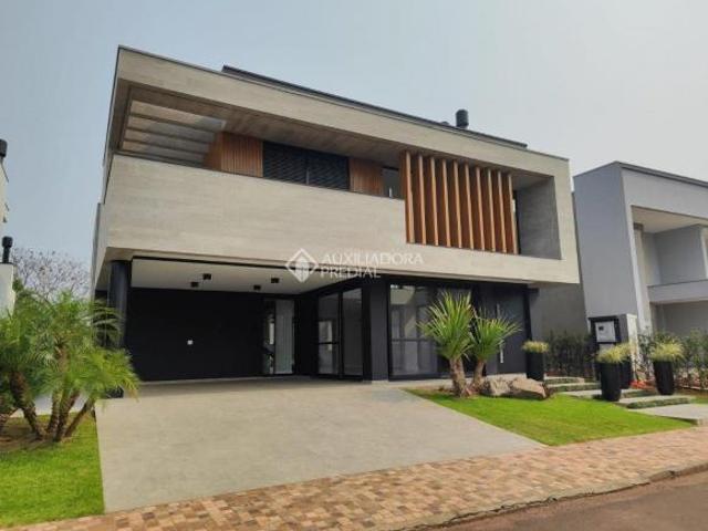 CASA EM CONDOMINIO FECHADO