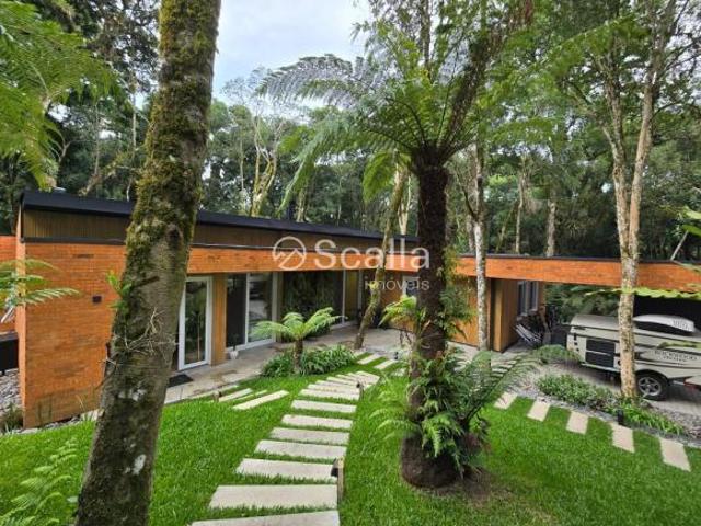 CASA EM CONDOMÍNIO FECHADO