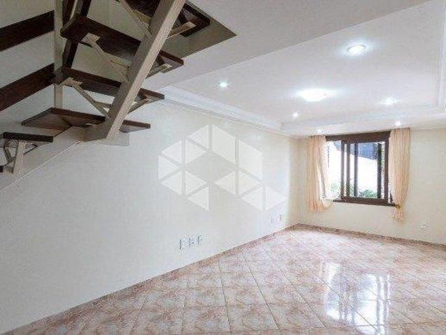CASA EM CONDOMÍNIO FECHADO, 3 DORMITÓRIOS/1 SUÍTE COM HIDRO E 1 VAGA DE GARAGEM NO BAIRRO IPANEMA