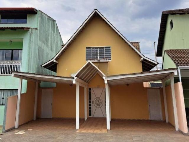 Casa em condomínio fechado. 3 Quartos, Próximo a faculdade Católica e Pistão Sul