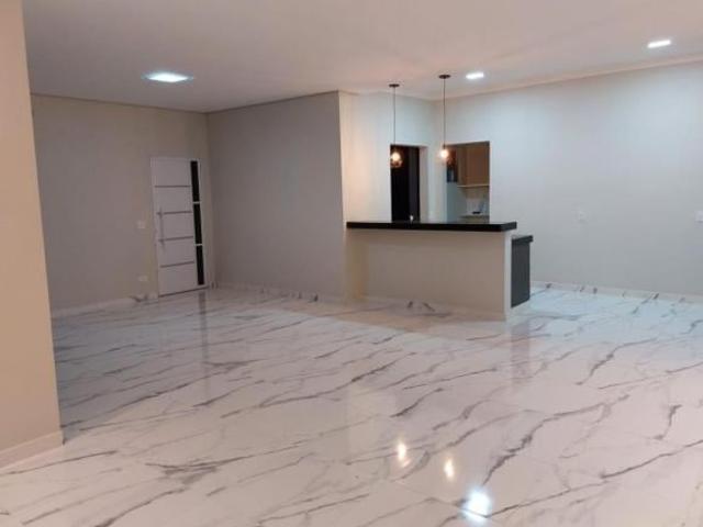 Casa em condomínio fechado Terreno 250,00m². Área construída 233,69m² ? Casa com garagem para 4 ca