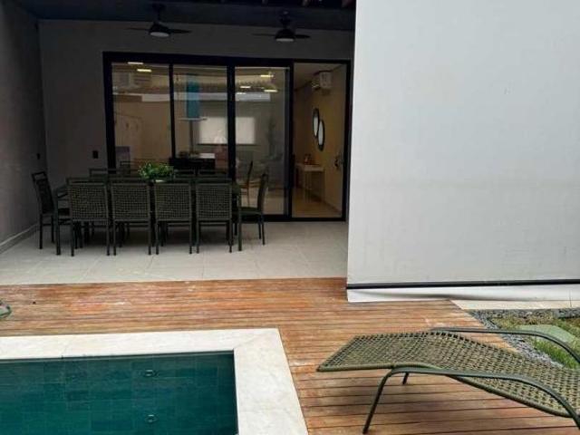 Casa em condomínio fechado à venda na praia Juquehy!