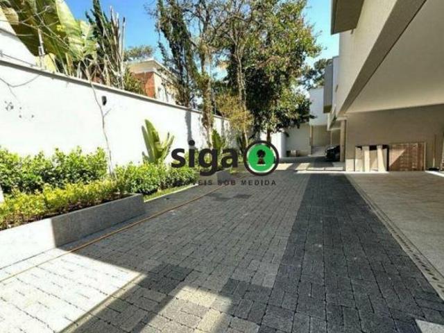 Casa em Condomínio Fechado à venda no Alto da Boa Vista com 3 Suítes e 3 Vagas São Paulo