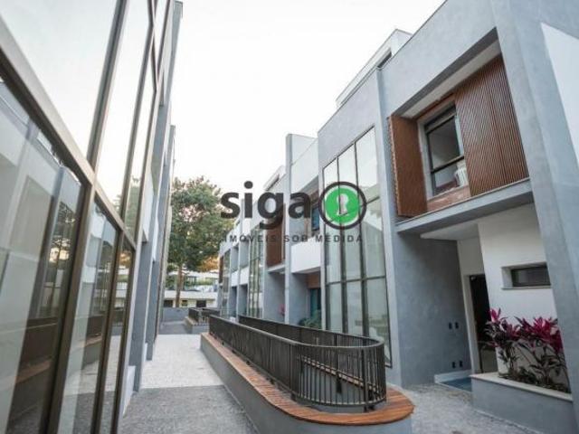 Casa em Condomínio fechado, a venda,com 4 quartos, sendo 2 suites, 4 vagas, no Alto da Boa Vista