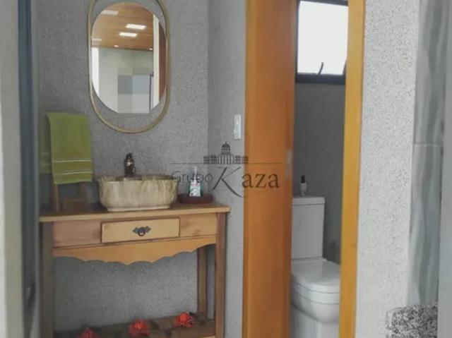 Casa em condomínio fechado a venda com 249 metros 3 quartos em Caçapava