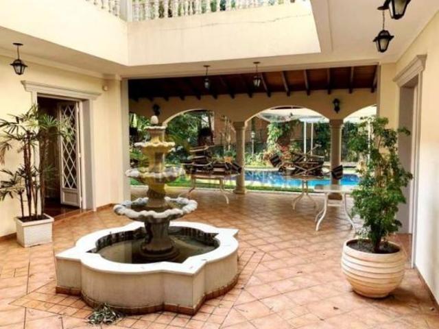 Casa em Condomínio Fechado A VENDA JARDIM PETRÓPOLIS, com 4 Quartos para VENDA OU ALUGAR COM 558M²
