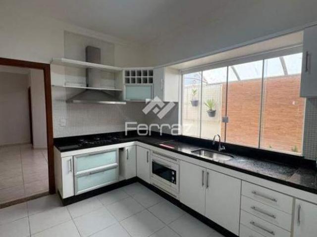 Casa em condomínio fechado à venda, 3 suítes, 2 vagas, condomínio royal park Uberlândia/MG