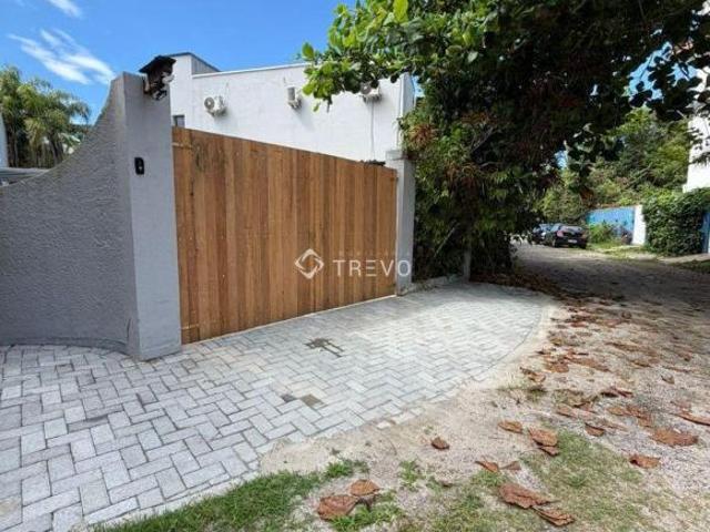 CASA EM CONDOMÍNIO FECHADO À VENDA 6 DORM, 4 WC, 7 VAGAS EM BERTIOGA/SP