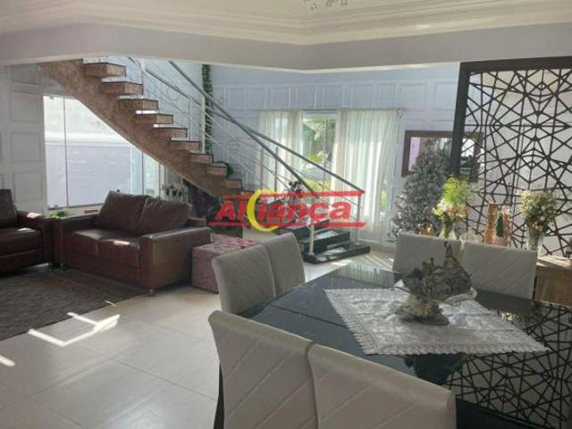 CASA EM CONDOMÍNIO FECHADO ARUJÁ HILLS 4 QUARTOS