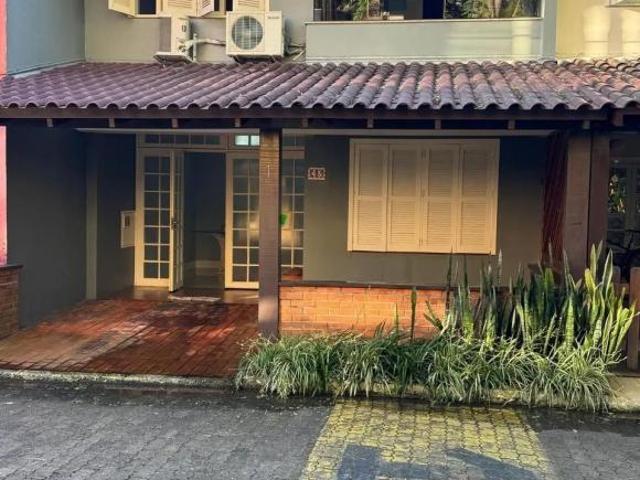 Casa em Condomínio Fechado, bairro Cavalhada