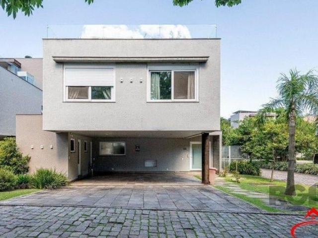 Casa em condomínio fechado beira de rio, de frente para o clube dos Jangadeiros