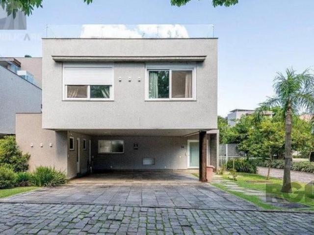 Casa em condomínio fechado beira de rio, de frente para o clube dos Jangadeiros
