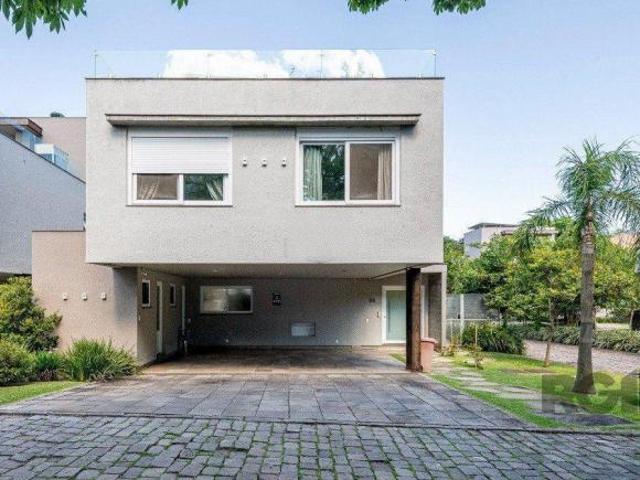 Casa em condomínio fechado beira de rio, de frente para o clube dos Jangadeiros