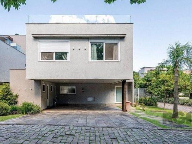 Casa em condomínio fechado beira de rio, de frente para o clube dos Jangadeiros