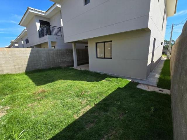 CASA EM CONDOMINIO FECHADO C/ 4 DORMITÓRIOS SENDO 3 SUITES