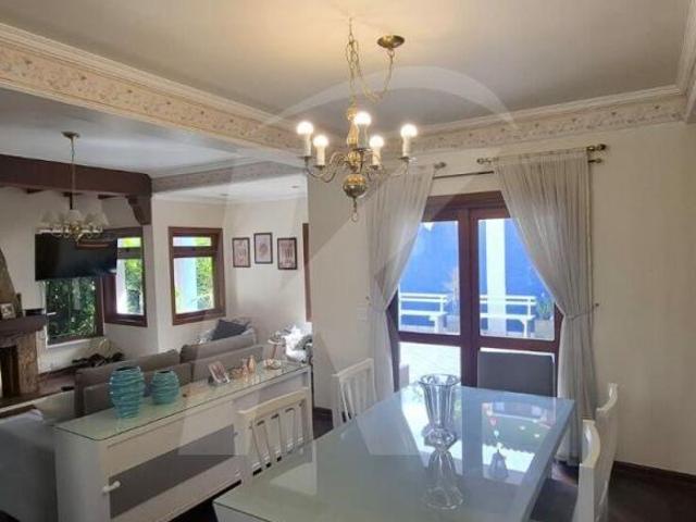 Casa em Condomínio fechado c/ 4 quartos, 1 suíte, sala ampla e 4 vagas na Vila Albertina, zona norte