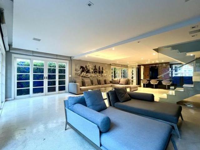 Casa em Condomínio Fechado Campo Belo | 350 m² | 4 suítes | 3 Vagas